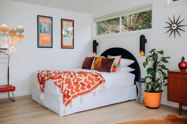 Rustic Retro Coastal Escape In Terrigal - Central Coast