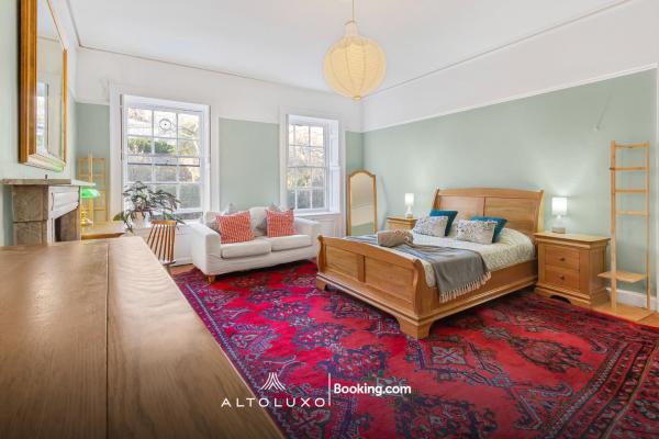 Spacestation Four 4 Bedroom Serviced Apartment By Altoluxoexperience Short Lets & Serviced Accommodation With Free Wifi - Bristol