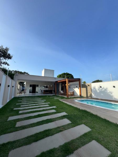 Casa De 3 Quartos Com Piscina A 2 Minutos Da Praia - São Luís