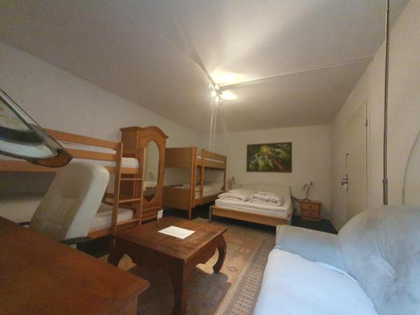Großes Familienzimmer Mit Alpenblick - 6 Schlafplätze - Gemeinschaftsbad - Oberjoch