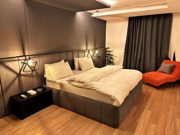 Goldcrest Mall & Apartments Dha - Lahore