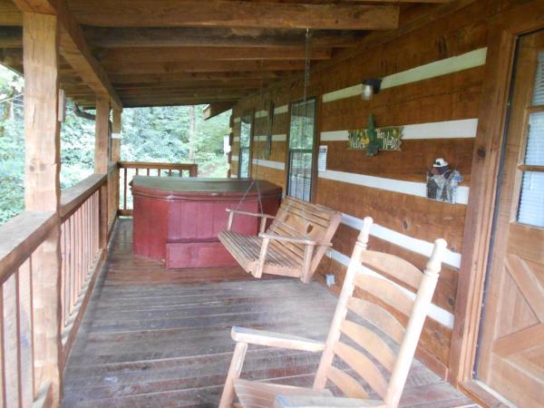 Falling Waters - Secluded Creekside Cabin W Hot Tub & Arcade - Tennessee