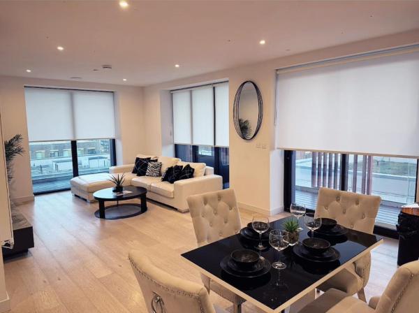 Royal Wharf Luxury Waterfront Apartment Near Canary Wharf & Excel London 15 Min Elizabeth Line Access To Central London - Bromley