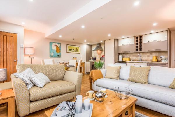 Fishbourne Ground-floor Apartment, Parking - Bosham