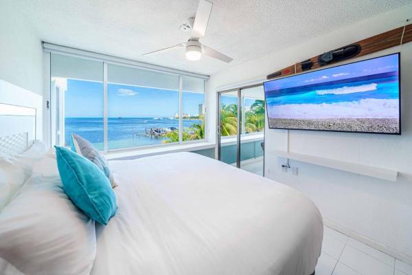 2 Bedroom Ocean Front Condo In The Hotel Zone - Cancún