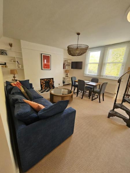Luxury Maisonette Opposite Batteries Park - Earls Court
