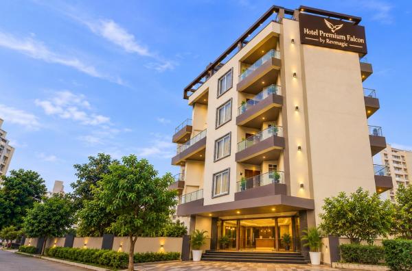 Hotel Premium Falcon Revmagic-baner Road - Pune