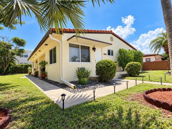 Pompano Vibes Beach Apartments - Florida