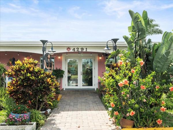 Hernando Beach Motel & Boat Rental - Spring Hill, FL