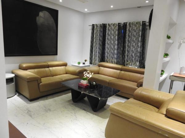 Casa Aurella 2 Bhk Garden Flat With Open Theatre - Pune