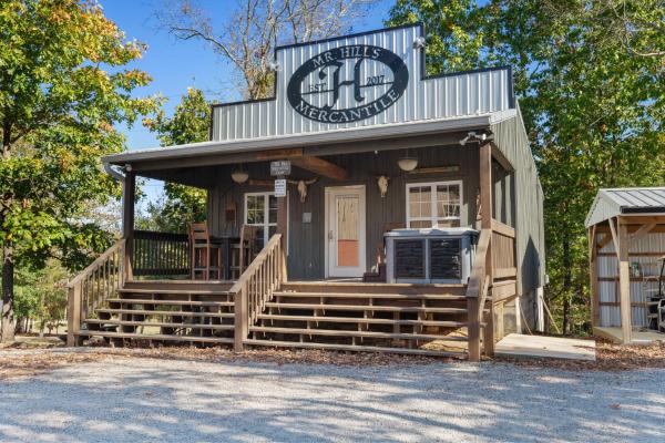 Mr Hills Mercantile Cabin With A Hot Tub - Guntersville Lake