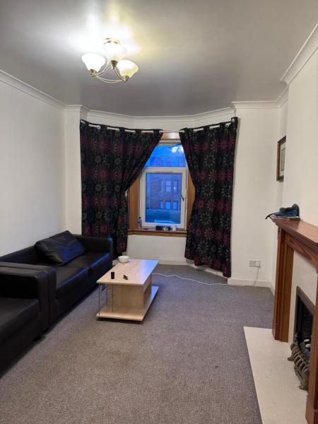 3 Bedroom Comfy Apartment - Glasgow