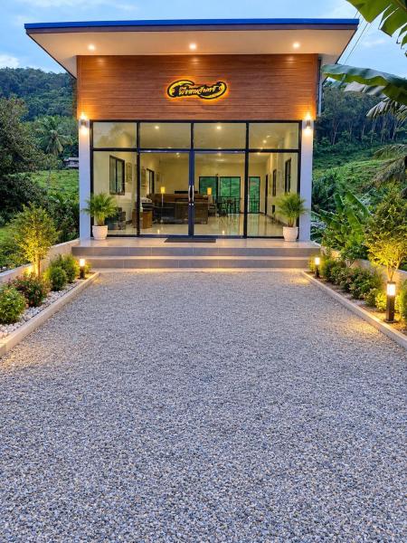 บ้านพรหมจันทร์ - Ko Lanta District
