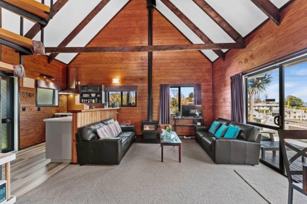 Nearly Lakeside - Chalet - Lake Views, Pizza, Beer - Taupō