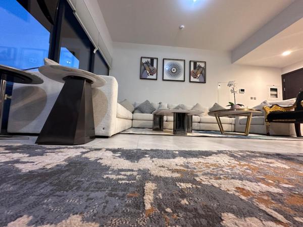 Cozy 3br Townhouse Walk To Bars & Pet Eateries - Dubaï
