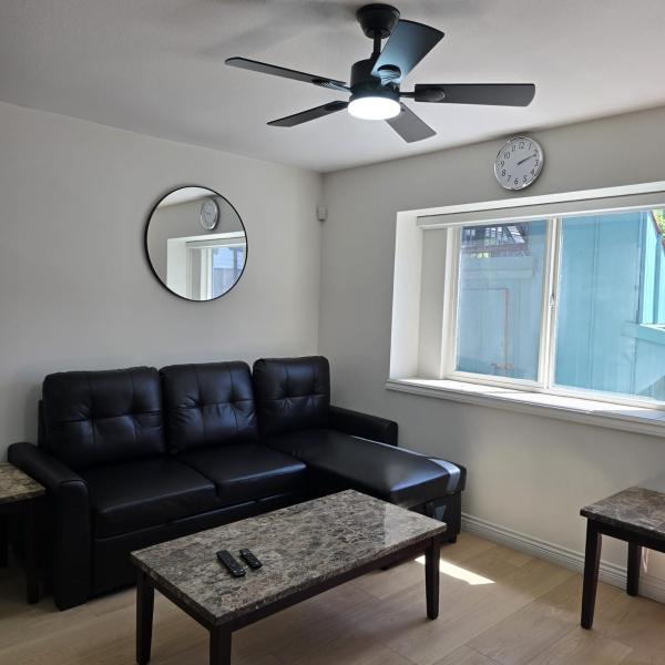 2br Entry Suite Near Yvr, Dt, Skytrain - North Vancouver