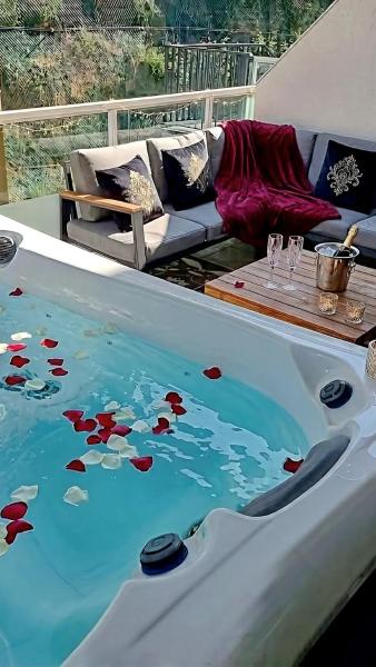 Glamour Vox - Romantic Jacuzzi Escape - Cluj-napoca - Near Bt & Cluj Arena - Cluj-Napoca
