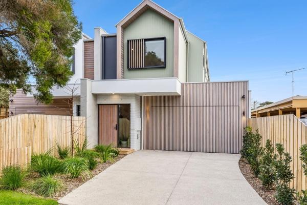 Carr Street Pool House Barwon Heads, Sleeps 10, Elevator, Heated Pool, 5 Bedroom, 3 Bathroom - Ocean Grove