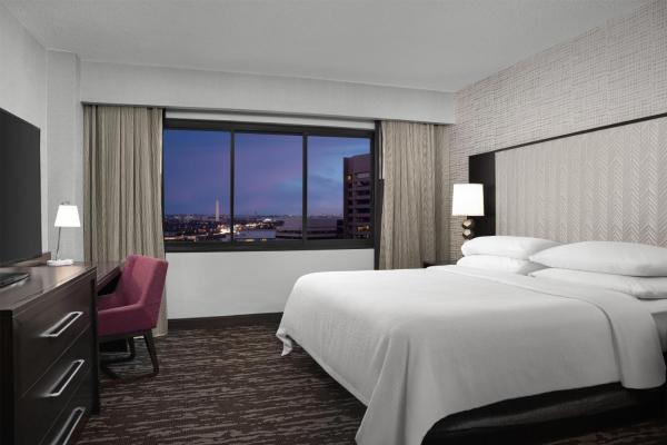 Embassy Suites By Hilton Crystal City National Airport - National Harbor, MD