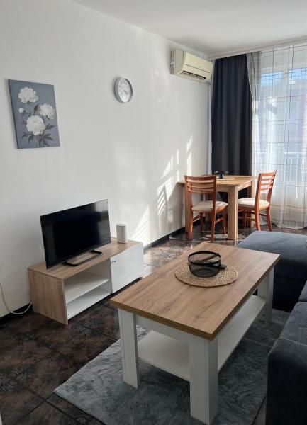 Sunny 1br Apartment With Free Street Parking - Plovdiv