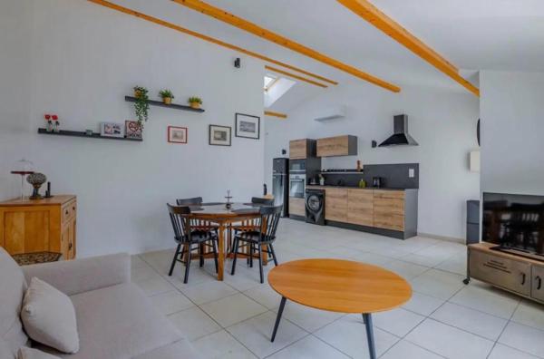 Charmante Maisonnette Au Calme, Proche De Lyon - Pérouges