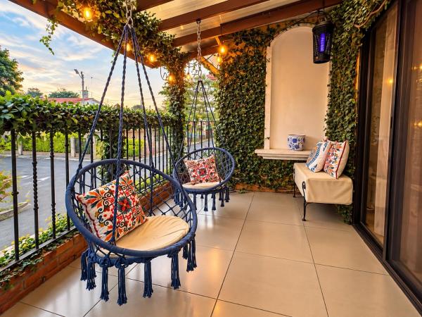Hotel Sjo Airport Cars4rent Edward Y Familia Inn - Costa Rica