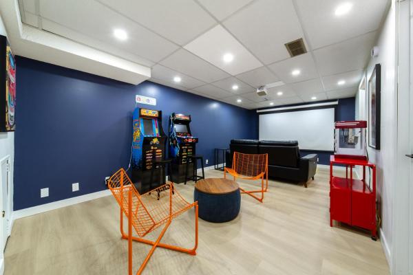 Retro Club House Hot Tub, Sauna & Arcade Room - Edmonton, Canada