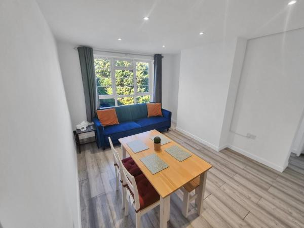 2 Bed Near Morden Underground Station - Epsom