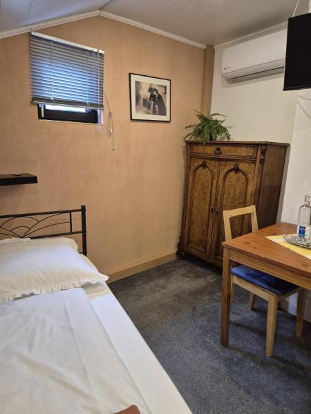Rebstock-zimmer In Edenkoben - Sankt Martin