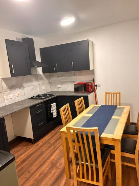Apartment Sleeps 5 With Pets Welcome - Stoke-on-Trent