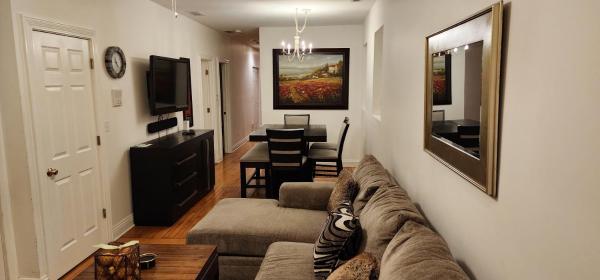 Historic Greystone 2br 2ba Near Blue Line Laundry - Chicago