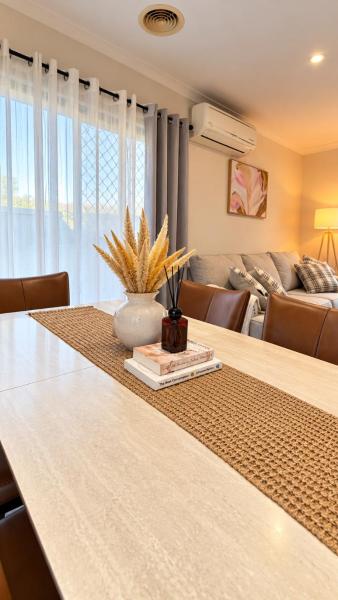 Modern Luxury Retreat Melbourne - Point Cook