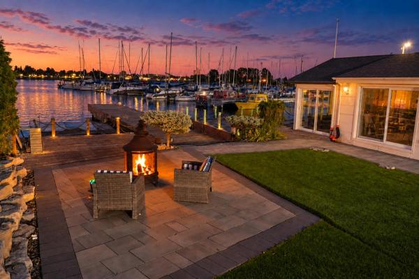 Lake Ontario Waterfront Retreat - Private Dock - Ajax