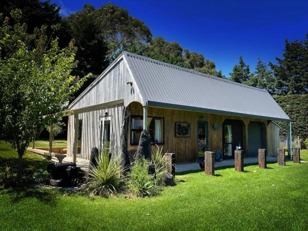 Greenwood Bungalow - Stylish Retreat - Ōtaki