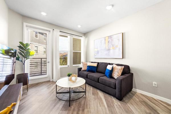 Sparks Marina 1br Jacuzzi Mountain Views & Pool - 스파크스