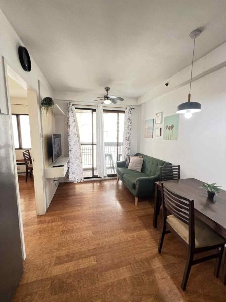 Urban Botanical Condo In Qc With Pool And Balcony - Marikina