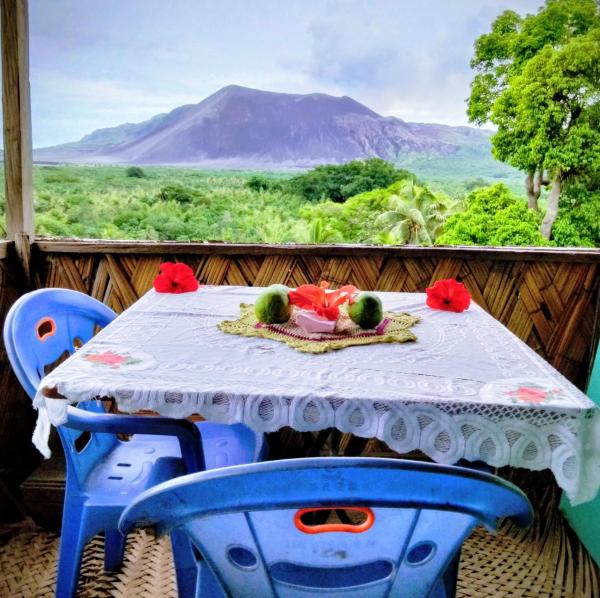 Volcano Roaring Front View Tanna - バヌアツ