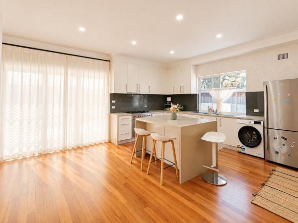 Easy Access To City Park Side Cosy House In A Convenient Hub - Ryde