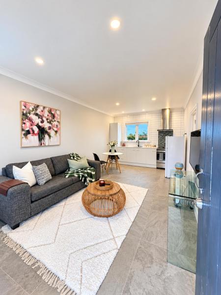 Private & Peaceful Granny Flat In Whitford - Auckland