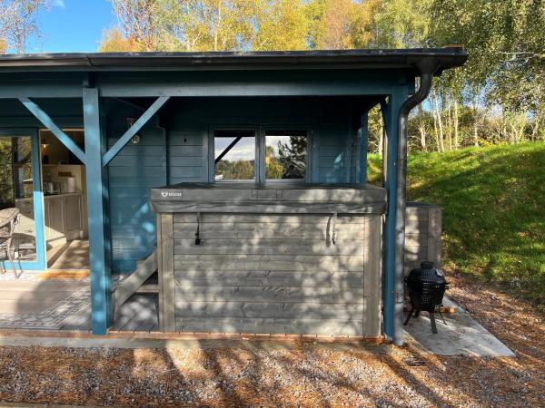Lazy Days Cabin Plus Hot Tub - Loch Ness