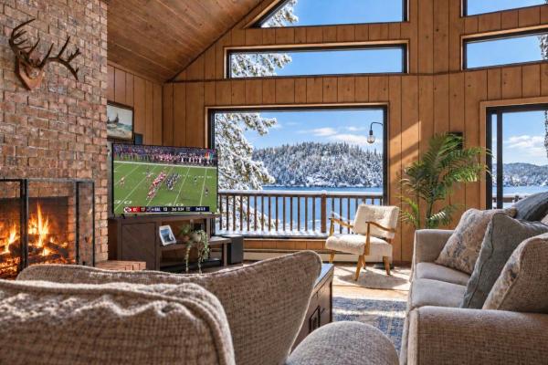 Lake Cabin 4br - Private Dock & Views - Coeur d'Alene, ID
