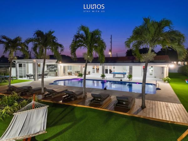 Luxurious Stay - Courts Firepit Heated Pool & Bbq - Pembroke Pines, FL