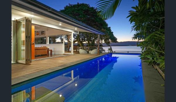 Waterfront Pool House On Lake Illawarra - Kiama