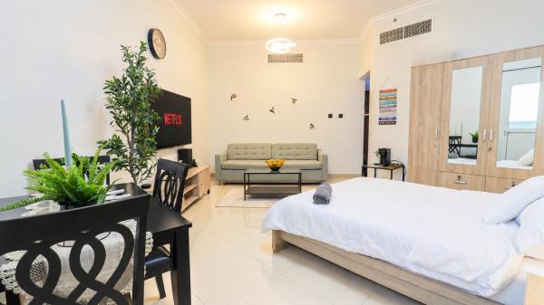 The Oak Studio With Balcony & Sea View Pool & Gym - Sharjah