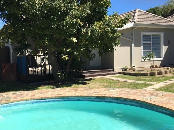 Charming Garden Cottage - Somerset West