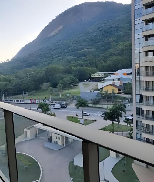 Completo Com 2 Suítes, 2 Varandas à 2 Km Do Riocentro E Com 2 Vagas De Garagem - Rio de Janeiro
