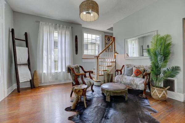 Walk To Overton Square From Your Historic Retreat - Tennessee