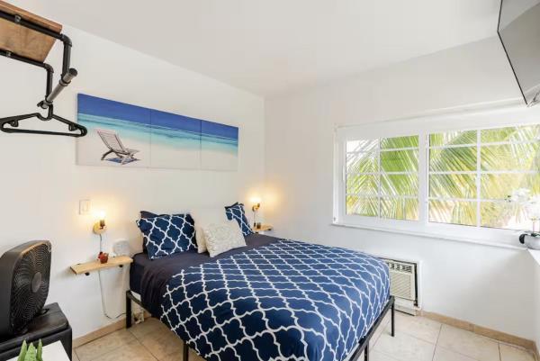 Nicole's South Beach Corner Unit - Miami Beach, FL
