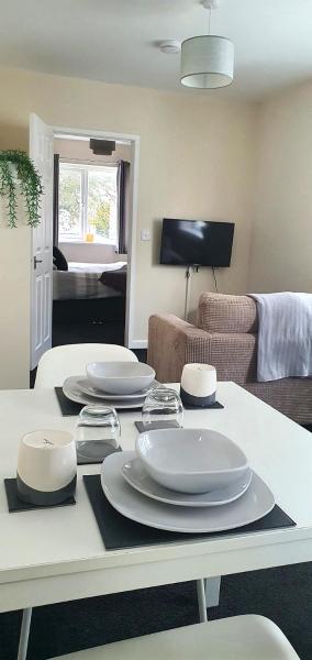 Clacton 1 Bed Flat | Near Beach, Town & Station - Frinton-on-Sea