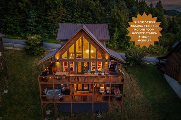 Luxe Chalet W Blue Ridge Views Sauna & Hot Tub - North Carolina